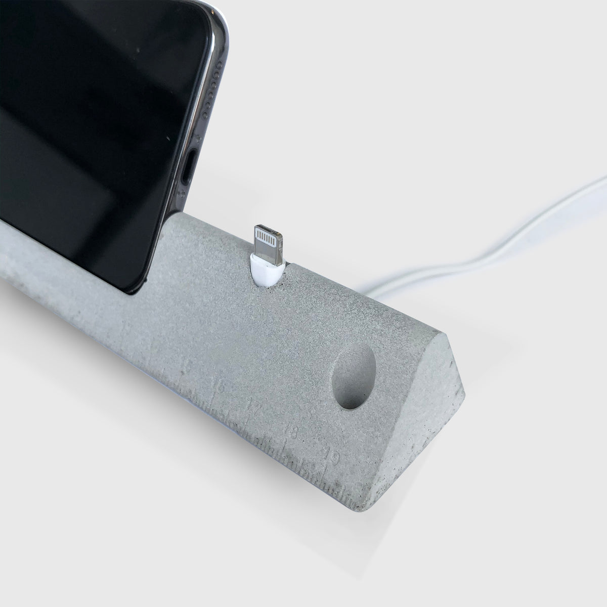RulerDock iphone charger (Concrete) – Rcube Store
